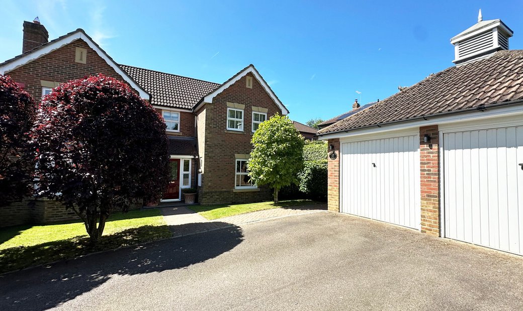 4 Bedroom Detached House For Sale In In Warfield, England, United ...