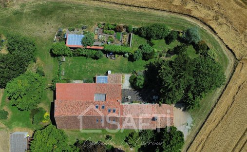 Luxury homes for sale in Charron, Nouvelle-Aquitaine, France | JamesEdition