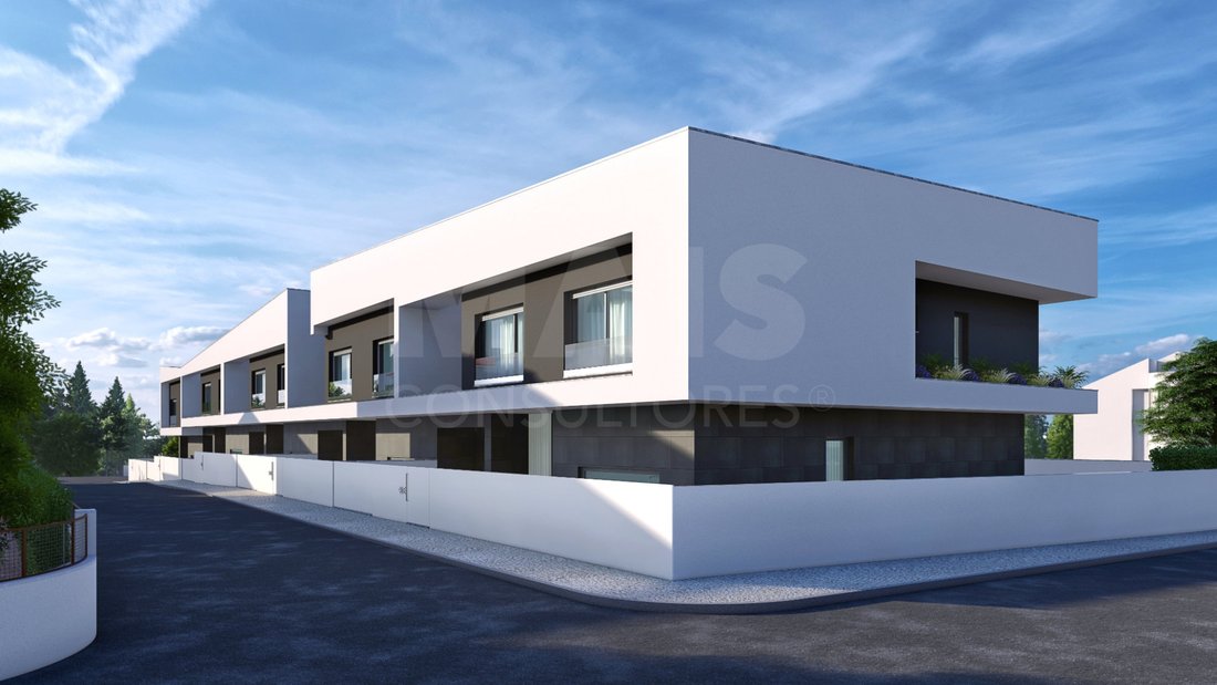 Moradia T4 Com Piscina No Condomínio Fanqueiro In Loures, Lisbon ...