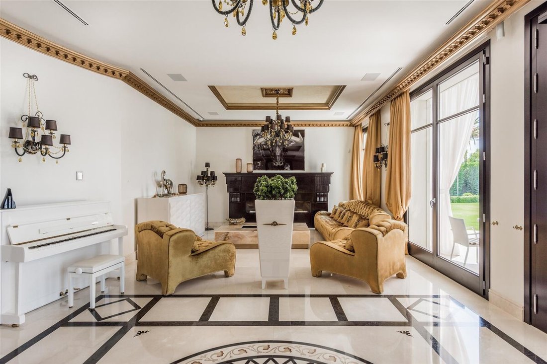 Unique Regal Grand Mansion With Wow Factor In Elviria Cabopino ...