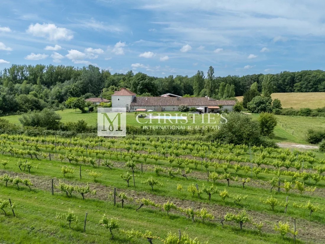 Stunning Manor House With Independent In Duras, Nouvelle Aquitaine ...