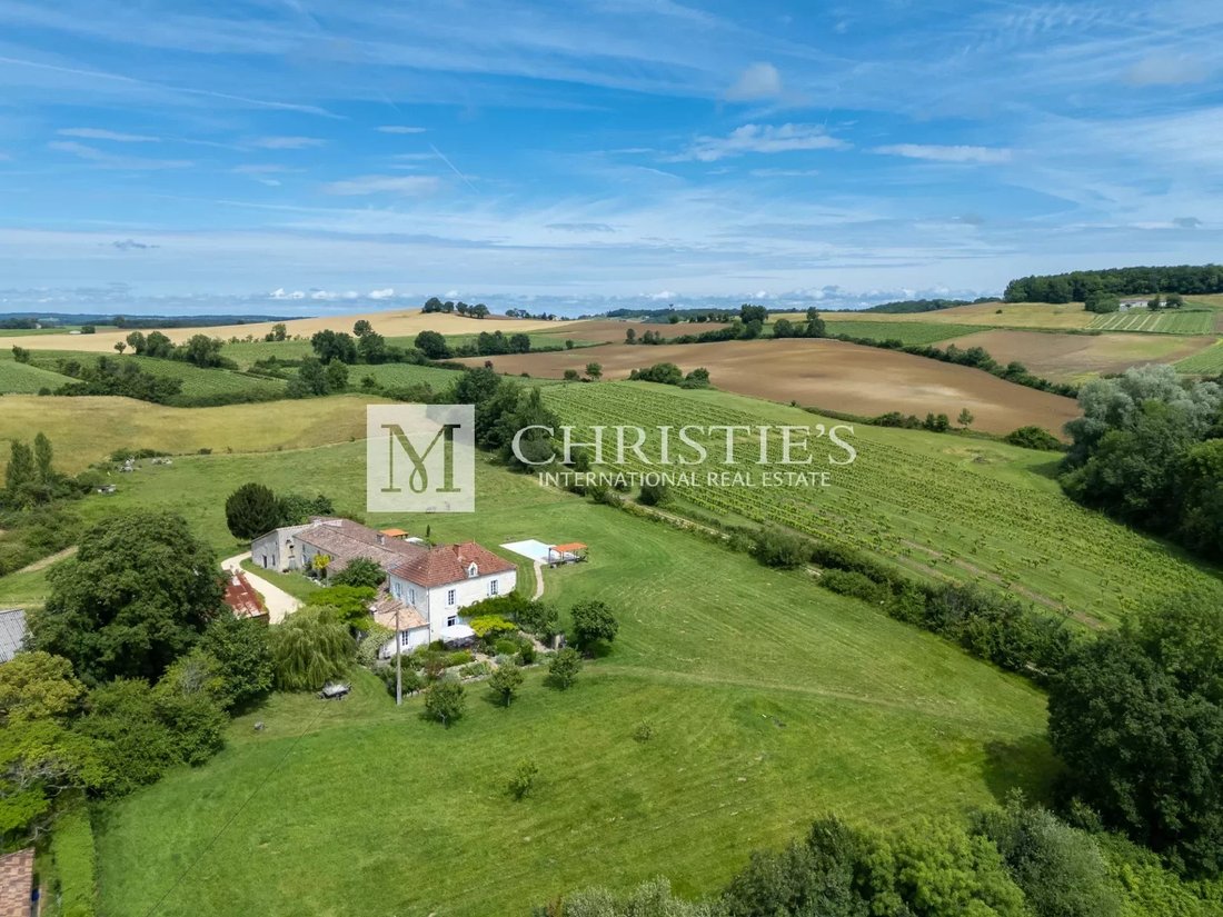 Stunning Manor House With Independent In Duras, Nouvelle Aquitaine ...