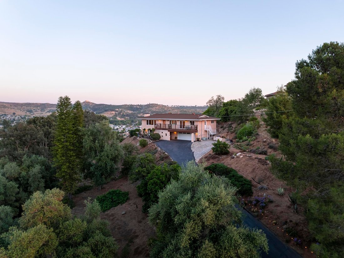 Hilltop Location With Unparalleled In Poway, California, United States ...