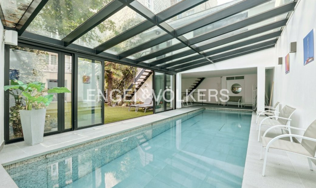 Exquisite Parisian House With Garden And Pool In Paris, île De France ...