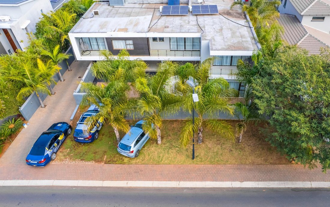 Luxurious 6 Bed Family Home In Midstream In Centurion, Gauteng, South ...