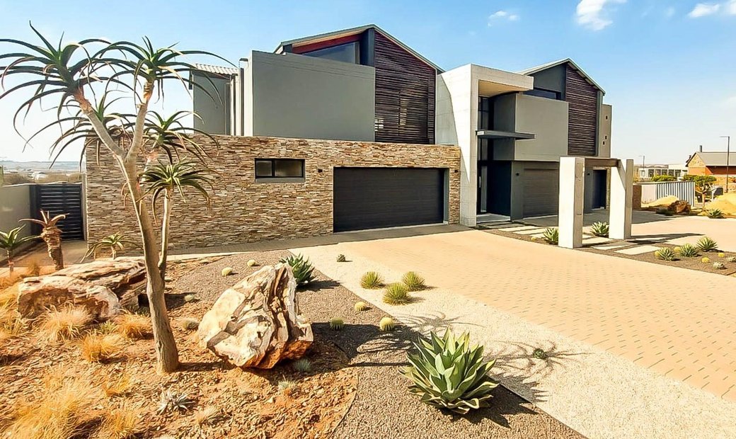 Stunning 5 Bedroom House In Midstream In Olifantsfontein, Gauteng ...