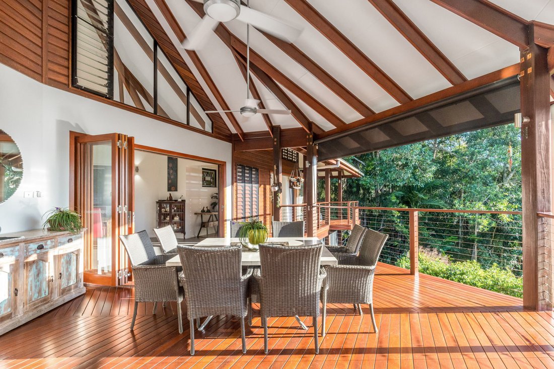 Tinaroo Lakehouse In Barrine, Queensland, Australia For Sale (14445020)