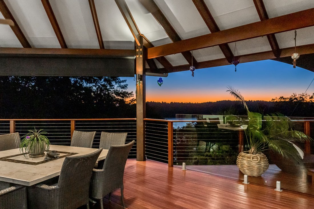 Tinaroo Lakehouse In Barrine, Queensland, Australia For Sale (14445020)