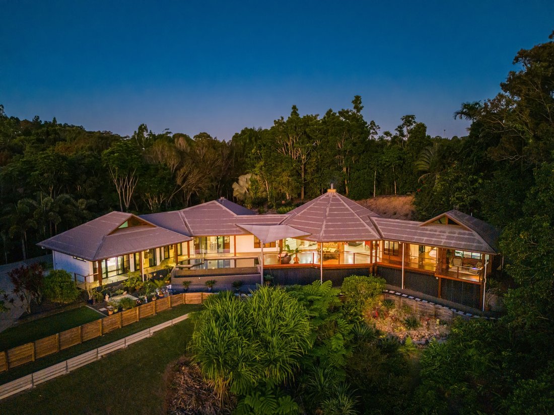 Tinaroo Lakehouse In Barrine, Queensland, Australia For Sale (14445020)