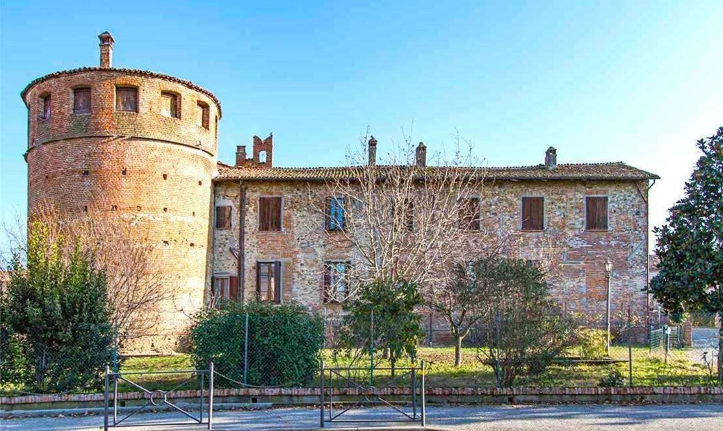 Castillo En Venta En Rivergaro, Niviano En Niviano, Emilia Romaña ...