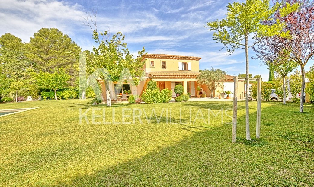 Maison 6 Pièces Avec Piscine In éguilles, Provence Alpes Côte D'azur ...