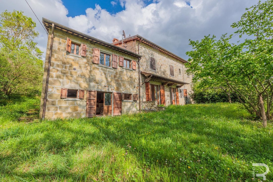 Well Kept Rustico With Beautiful Views In Pieve Santo Stefano, Tuscany ...