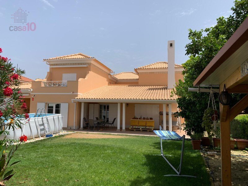 House With 402 M2 And Large Outdoor Garden In In Beja, Beja District ...
