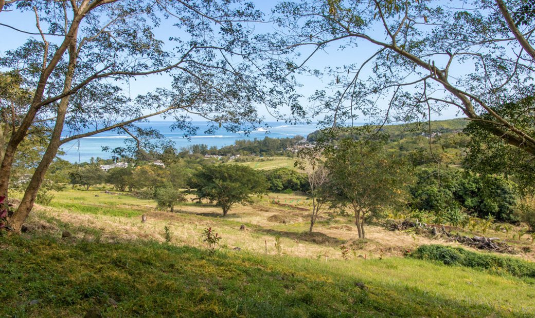 Serviced Land With A Superb Sea In Saint Martin, Savanne District ...