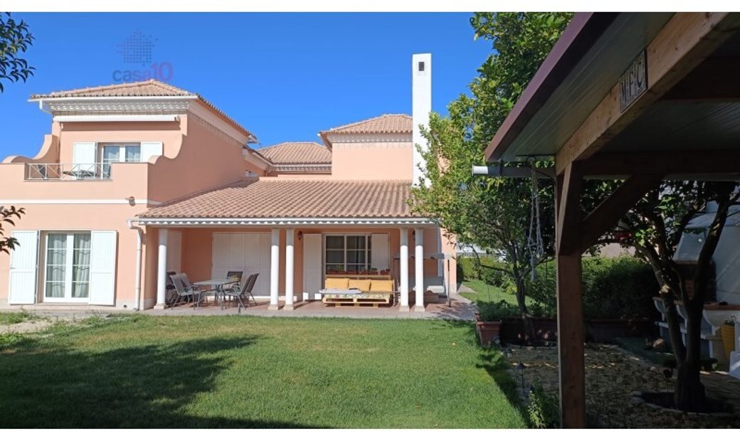 House With 402 M2 And Large Outdoor Garden In In Beja, Beja District ...
