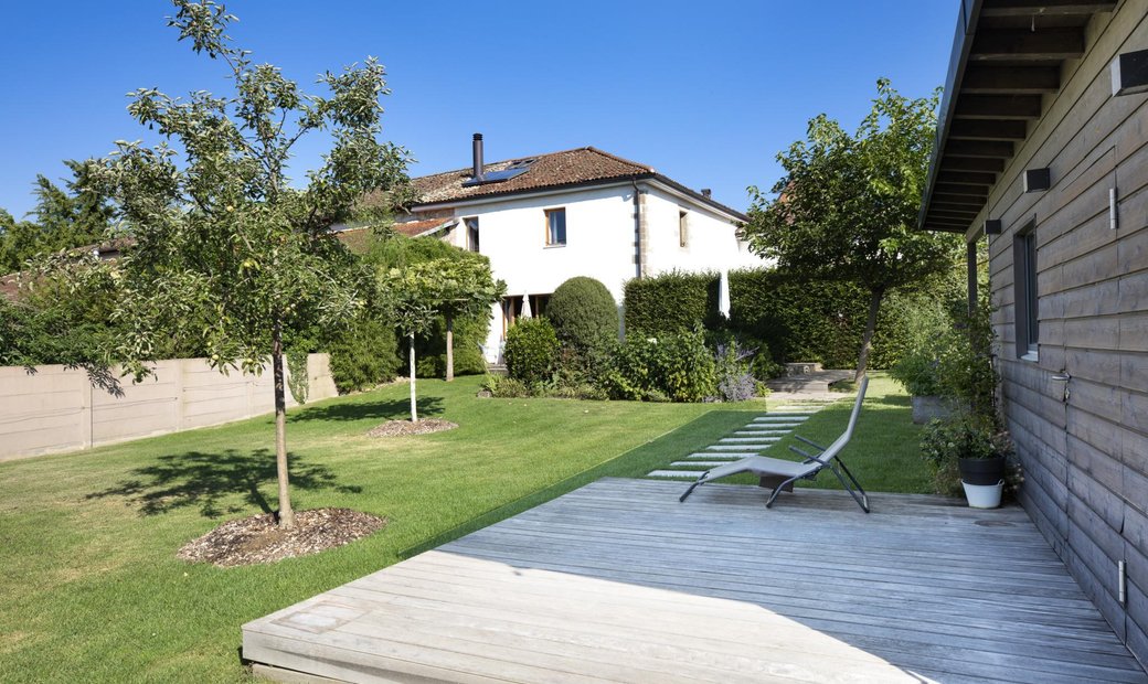 Magnifique Maison De Village Entièrement Rénovée In Russin, Genève ...