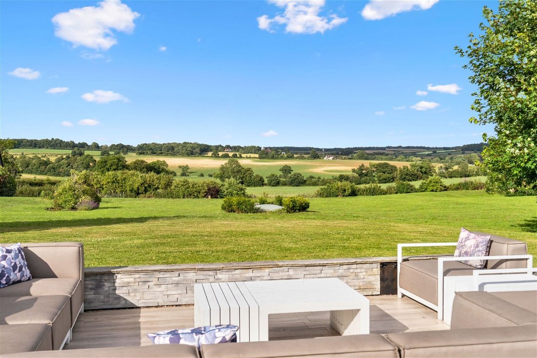 6 Bedroom Barn Conversion For Sale In Watton At Stone, England, United ...