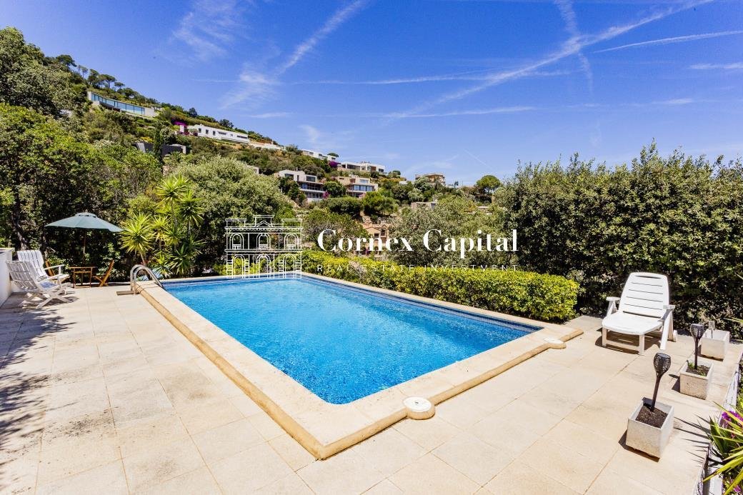Fantastic Mediterranean Villa With Breathtaking En Sa Riera, Cataluña ...