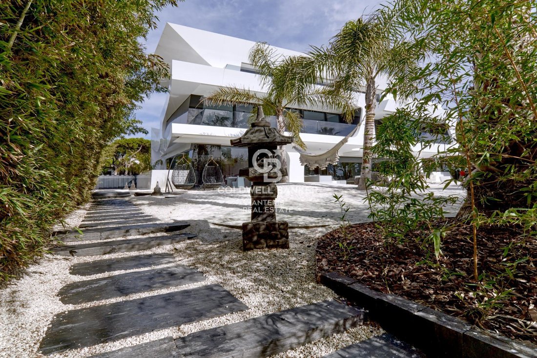 Oasis Luxueuse En Bord De Mer : Une Merveille Dans Gavà, Catalogne ...