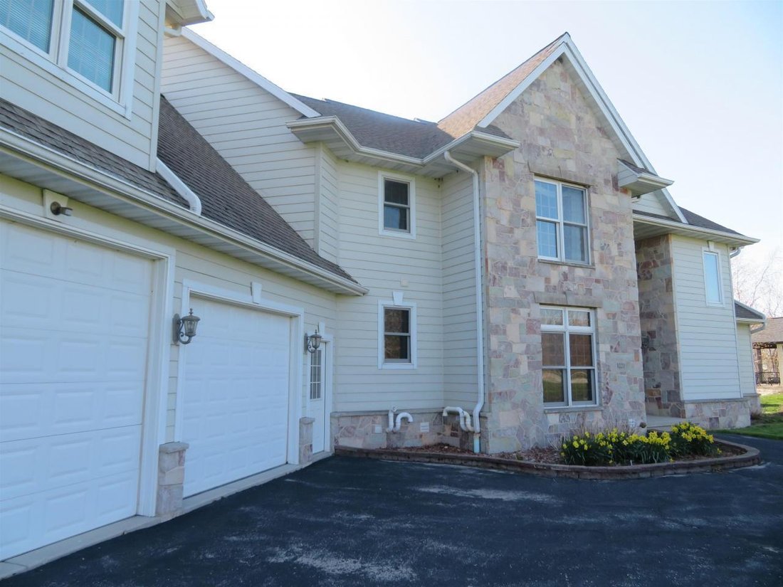 5 Bedrooms Condominium In Chilton, Wisconsin, United States For Sale ...