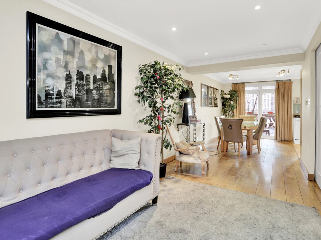 A Versatile And Spacious 7 Bedroom House Of In London, England, United ...