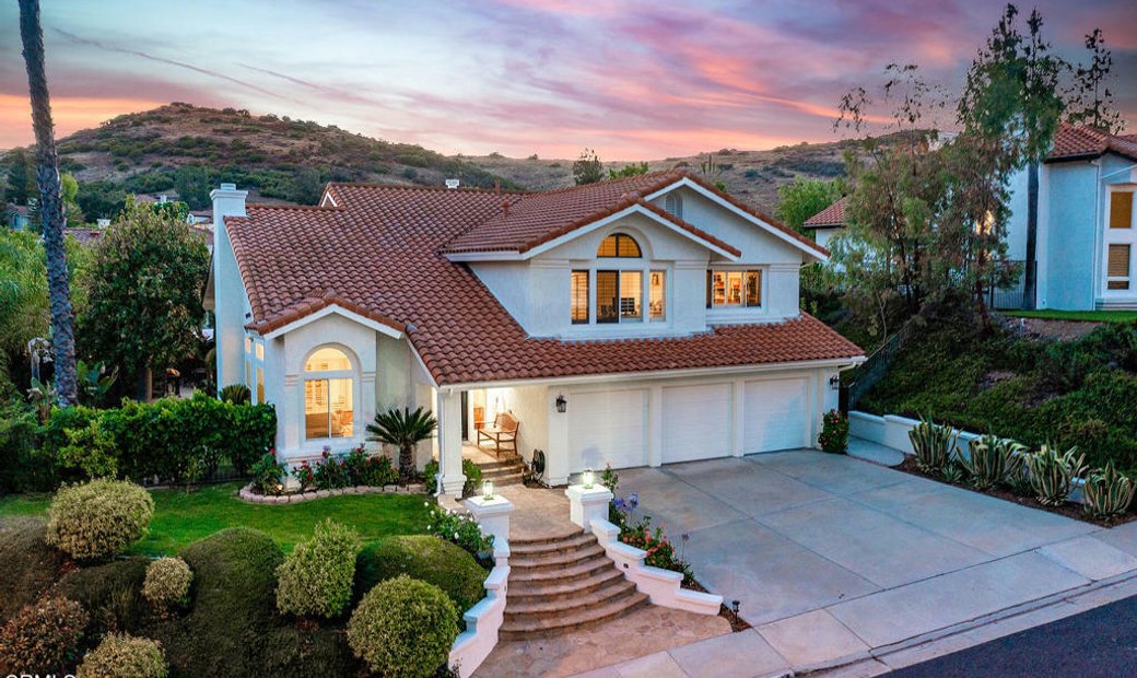 Casa Mejorada En Tres Muelles En Thousand Oaks, California, Estados ...