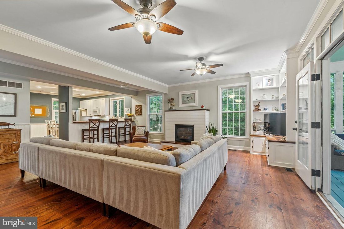 Home Nestled In The Coveted Waterfront In Parole, Maryland, United ...