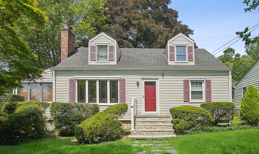 Cozy Cape Cod Style Home With Many In Morris Plains, New Jersey, United ...