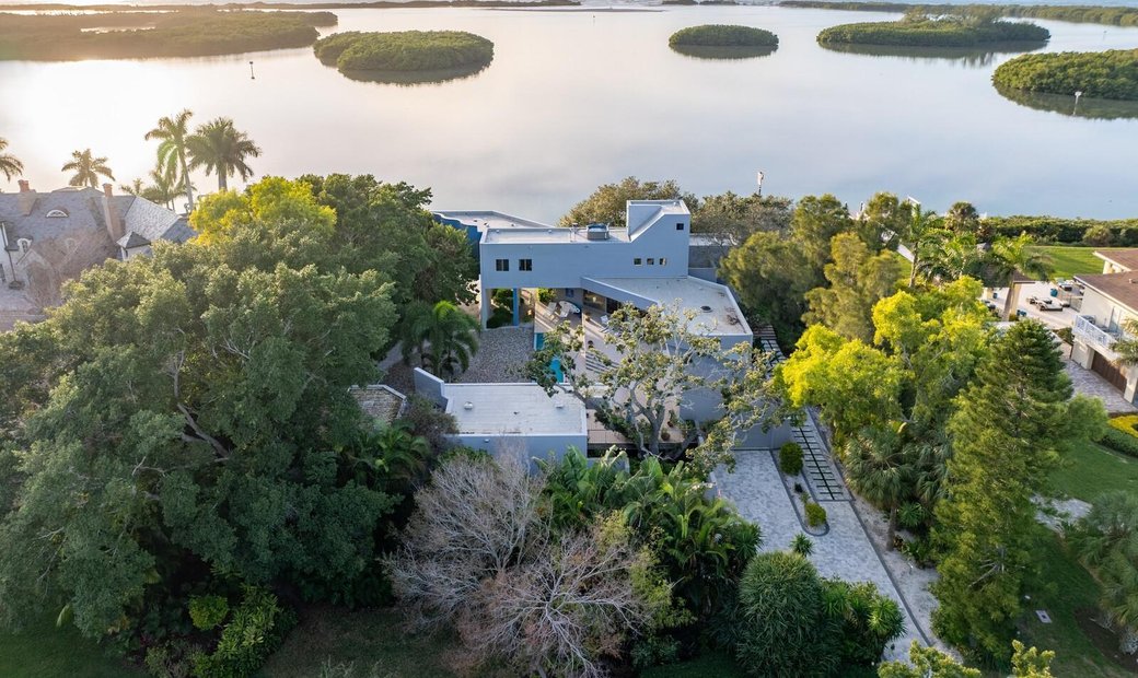 An Oasis That Brings The Outside In In St. Petersburg, Florida, United ...