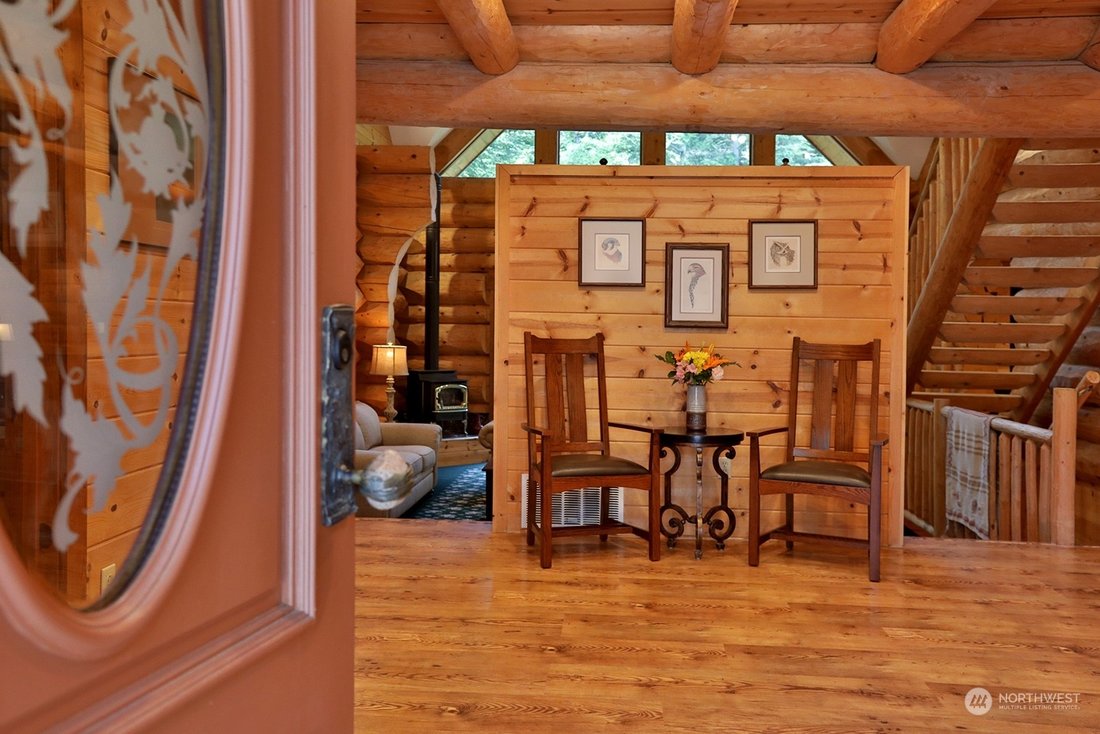 Scribe Finished Classic Log Home In Clinton, Washington, United States ...