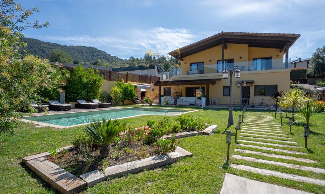 Sant Esteve De Llemana Casas De Pueblo In Llorà, Catalonia, Spain For ...