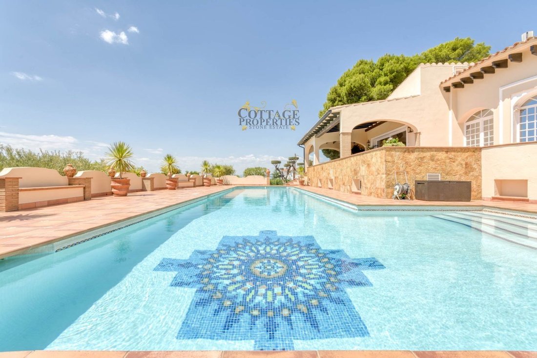 Roses Villa In Roses, Catalonia, Spain For Sale (14502004)