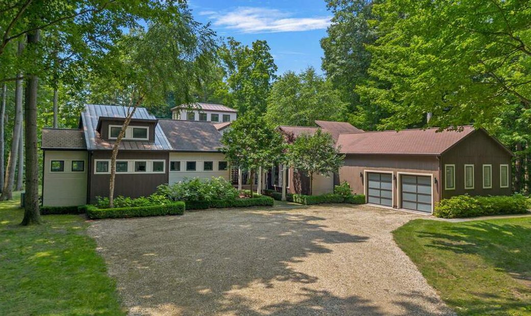 A Sprawling Five Acre Estate In Union Pier, Michigan, United States For ...
