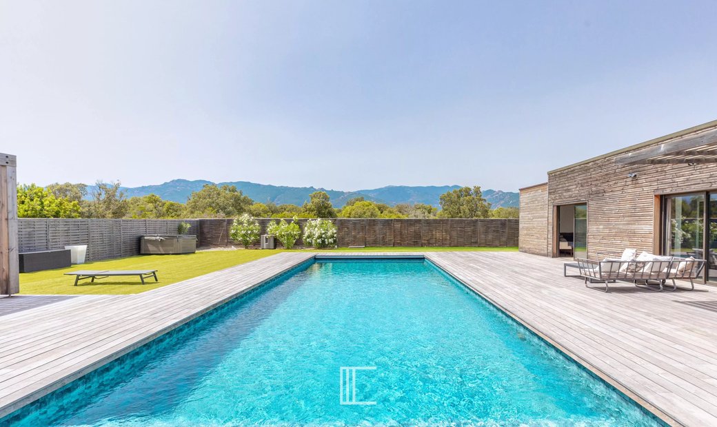 Alexa Villa With Huge Swiming Pool Near The Beach / In Lecci, Corse ...