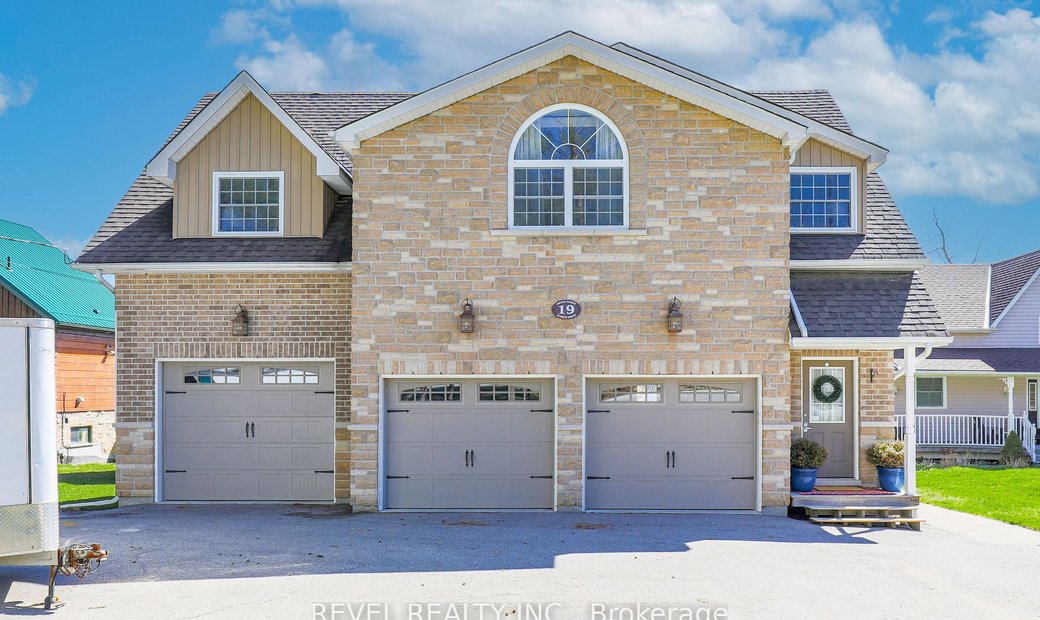 Luxurious Waterfront Haven With Spacious Layout In Port Perry, Ontario ...