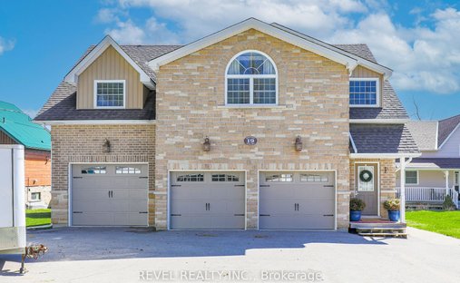 Luxury homes for sale in Port Perry, Ontario, Canada | JamesEdition