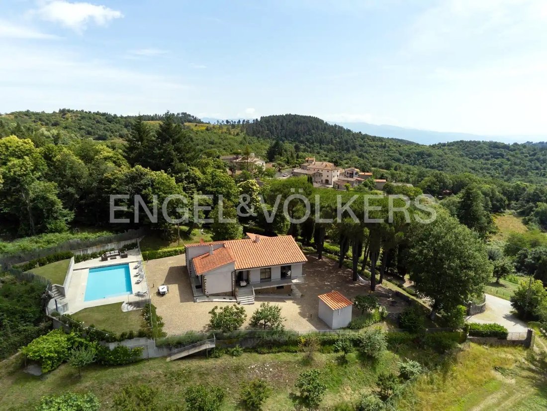 Elegant Modern Villa With Panoramic View In Radda In Chianti, Tuscany ...