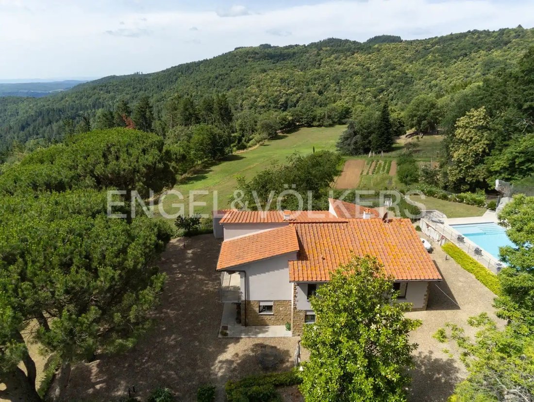Elegant Modern Villa With Panoramic View In Radda In Chianti, Tuscany ...