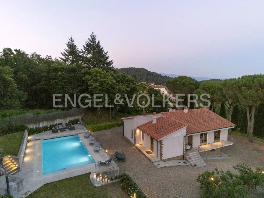 Elegant Modern Villa With Panoramic View In Radda In Chianti, Tuscany ...