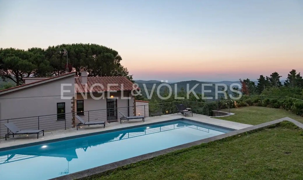 Elegant Modern Villa With Panoramic View In Radda In Chianti, Tuscany ...