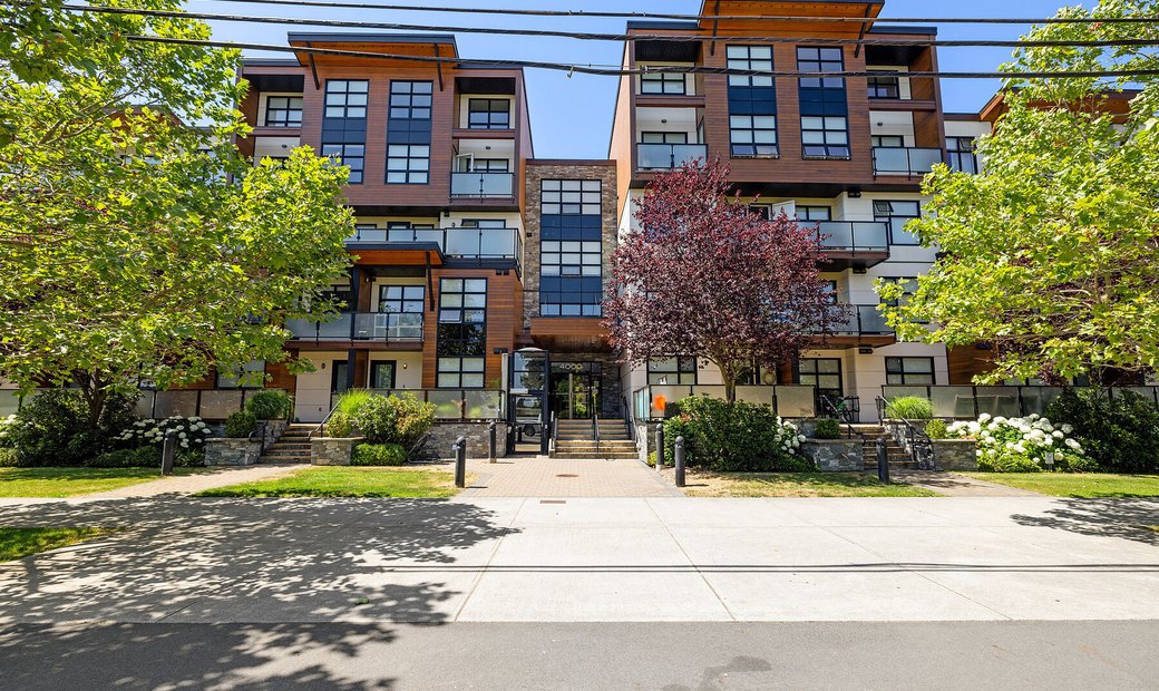 Immaculate Condo In Saanich, British Columbia, Canada For Sale (14520911)