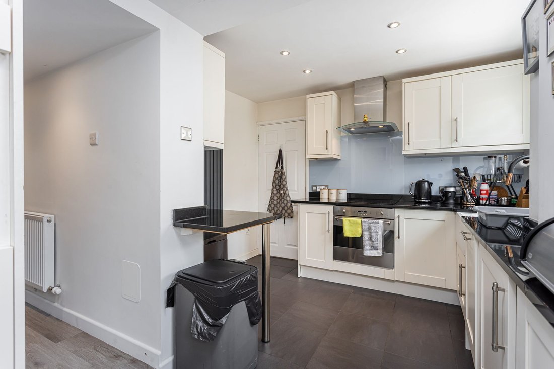 House Crawley In Crawley, England, United Kingdom For Sale (14300036)