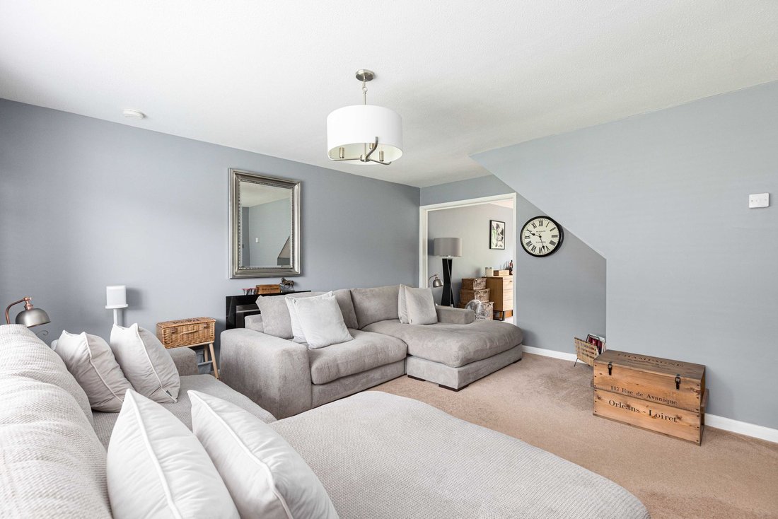 House Crawley In Crawley, England, United Kingdom For Sale (14494887)