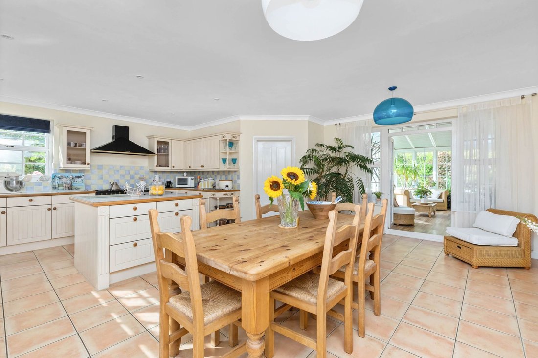 House Horsham In Dial Post, England, United Kingdom For Sale (14141891)