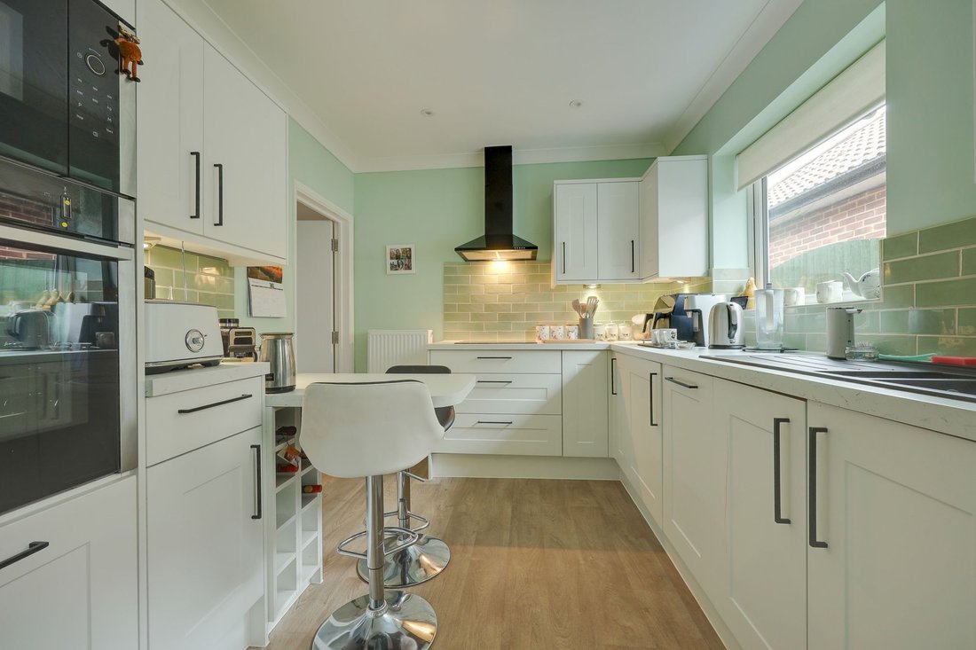 Chalet Lewes In Plumpton Green, England, United Kingdom For Sale (14143985)