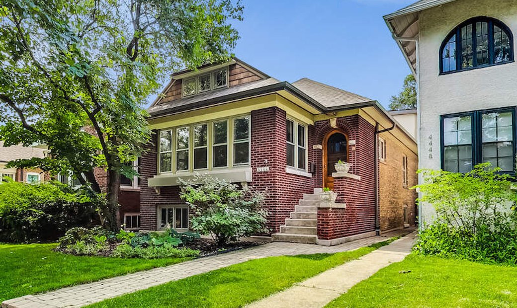 A Classic 1920s Chicago Bungalow In Coveted In Chicago, Illinois ...