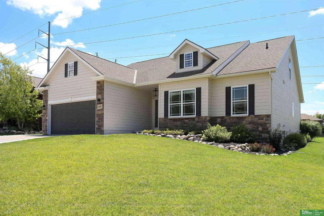 6 Bedrooms Single Family Detached In Omaha, Nebraska, United States For ...