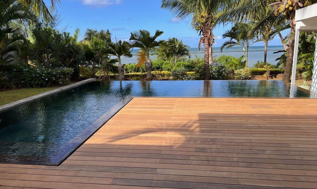 Magnificent Luxury Villa Facing The Sea. Swimming Pool In Mauritius For ...