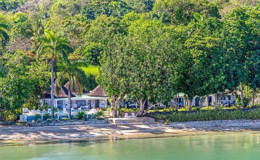 Luxury beachfront homes for sale in Jamaica | JamesEdition