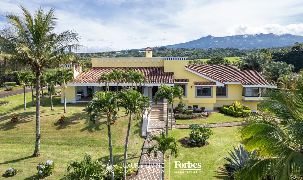 19822 – Three Houses In Santa Bárbara De Heredia, Heredia Province ...